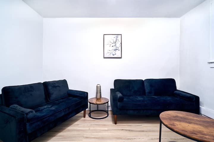 Quiet One Bedroom Apartment - Windsor