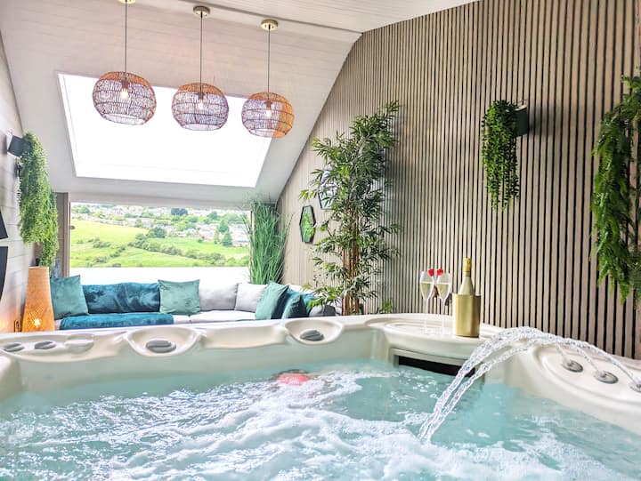 'The Secret Garden' - Exclusive *Hot Tub* - Haworth