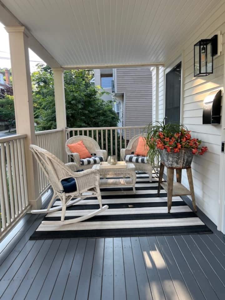 Renovated 3-bedroom Gem On Eastside - Capron Park Zoo, Attleboro