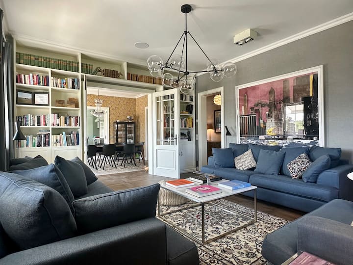 Mansion With Heated Pool - Sigtuna