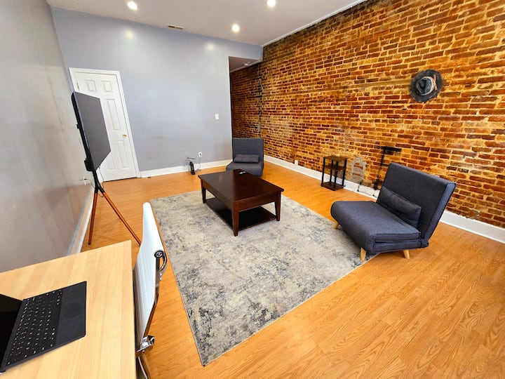 Charm City Crash Pad - Baltimore, MD