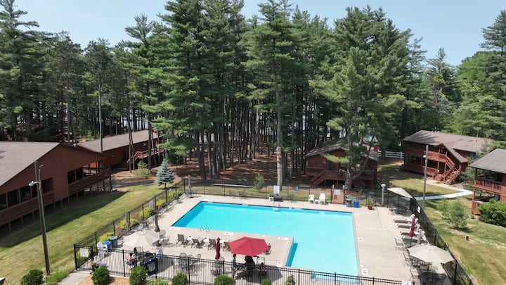 Forest Fortress Lakeside Villa - Alligator Alley