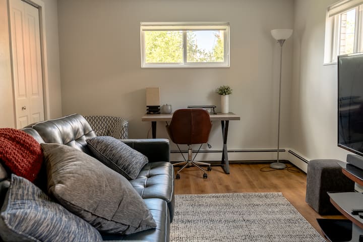 Cozy + Private One Bedroom Suite - Wheat Ridge, CO