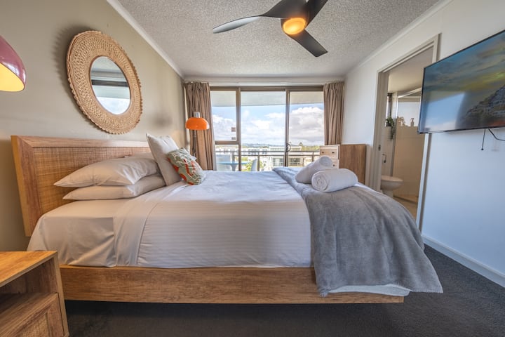 Luxury Unit With River Views, Infinity Pool & Spa - Maroochydore