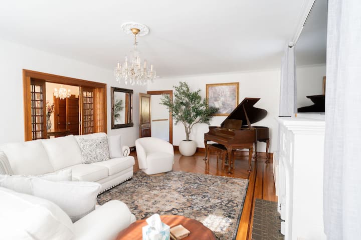 The Mari Stonehouse- Centrally Located, Spacious - Lancaster, PA