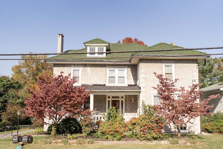 *New* Mari Stonehouse- Centrally Located, Spacious - Lancaster, PA