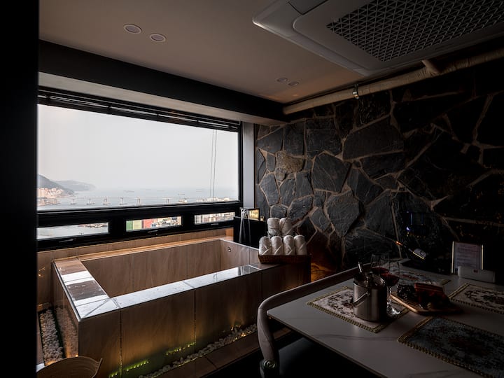 디뷰포인 온수 풀빌라 - Busan