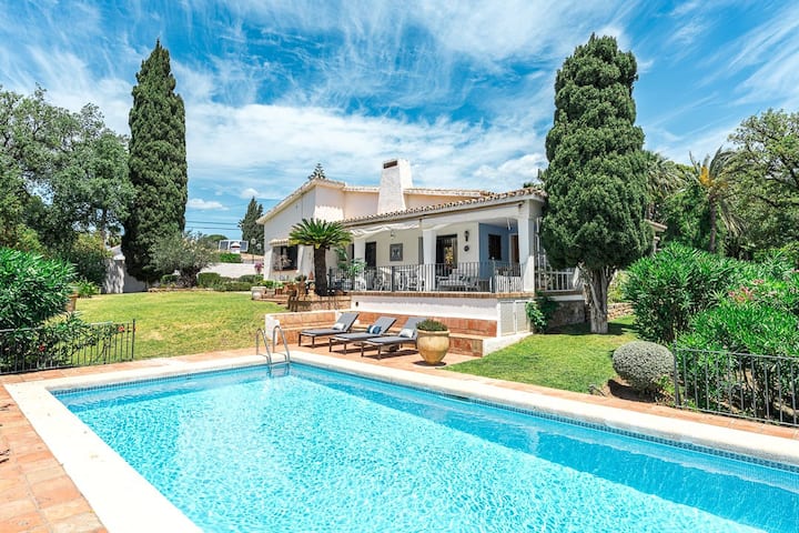 Scenic Andalusian Villa. Private Pool. Sea View. - Marbella