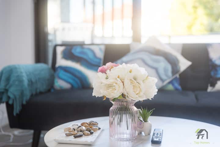 Vivid 2 Bed Apartment In Burwood - Strathfield