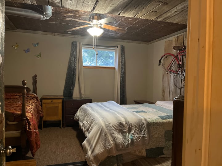 Country Home - Casselman