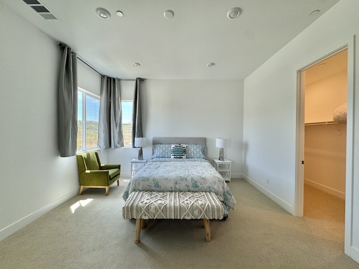 Modern And Luxurious - Santa Clarita, CA