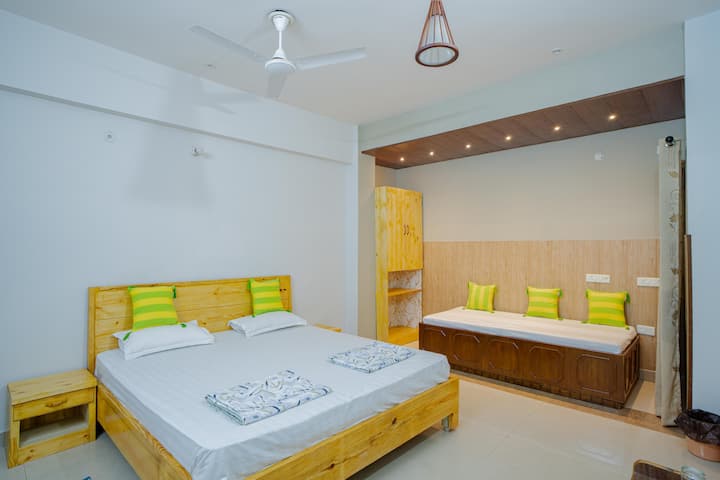 Aksh Shankara (Single Room Attached Washroom) - Varanasi