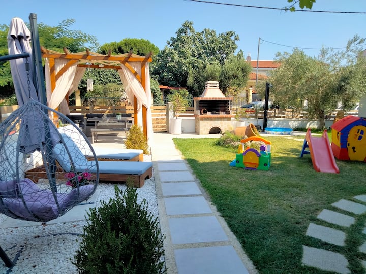 Timothea's Family Apartment - Ситония