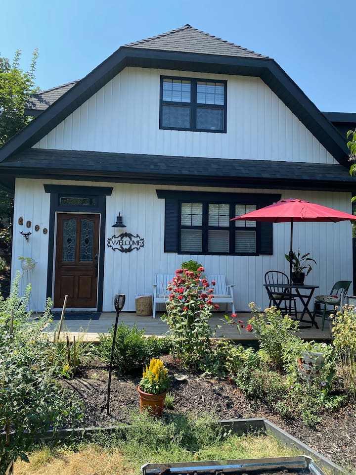 Charming & Cozy Guesthouse In Upper Mission - Kelowna