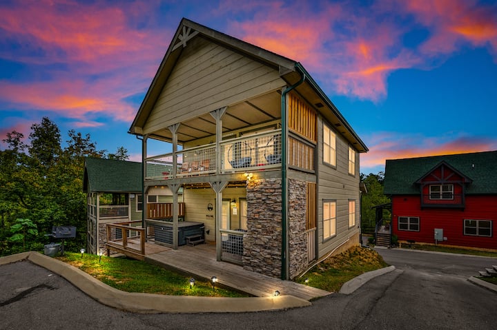 Pool,gameroom & Hot Tub |Pet-friendly Smokies Stay - Pigeon Forge, TN