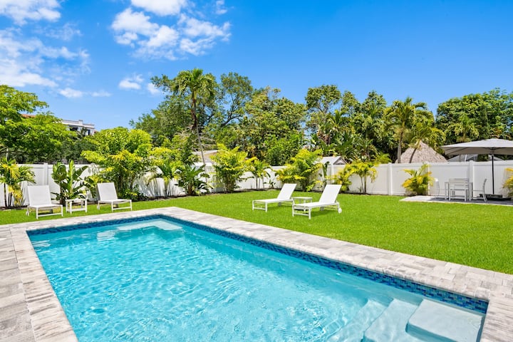 Boca Gem: Pool, 3br · Near Beach & Mizner Park - Boca Raton, FL