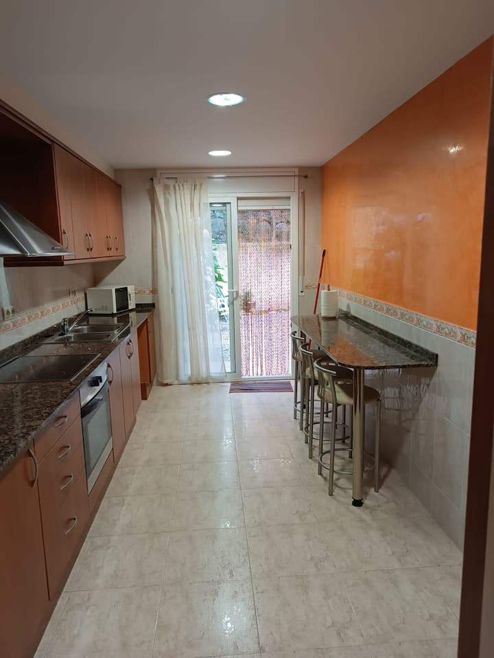 Blanes. Planta Baja 100m2 Con Patio 50m2 - Blanes