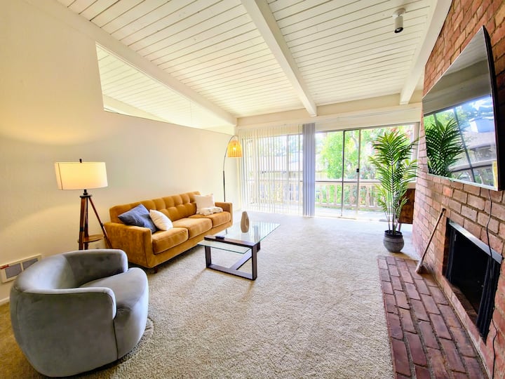 Beautiful 2 Bed Near Lax - Los Angeles, CA