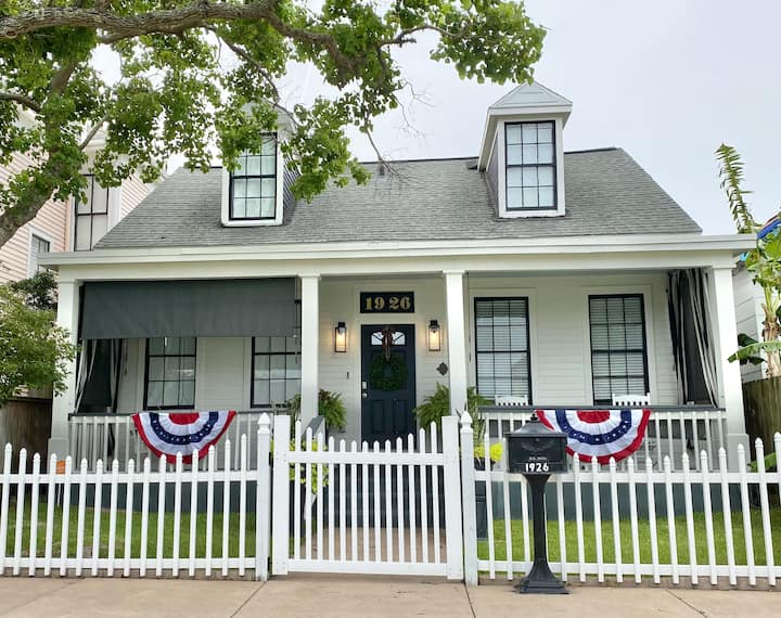 Historic Ocean Shore Retreat - Galveston