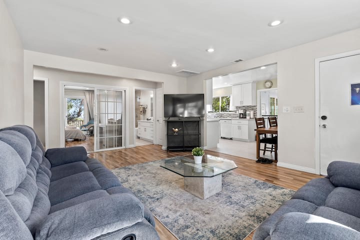 30% Off Monthly | Mountain View & Private Backyard - Rancho Cucamonga, CA