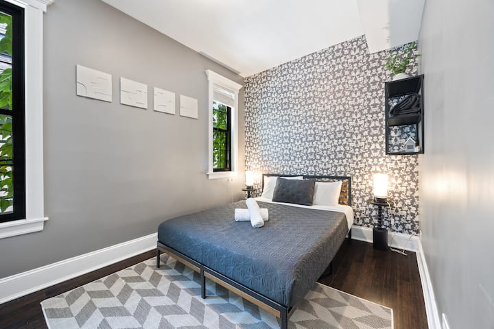 Wrigleyville Suites Room 3 - Chicago