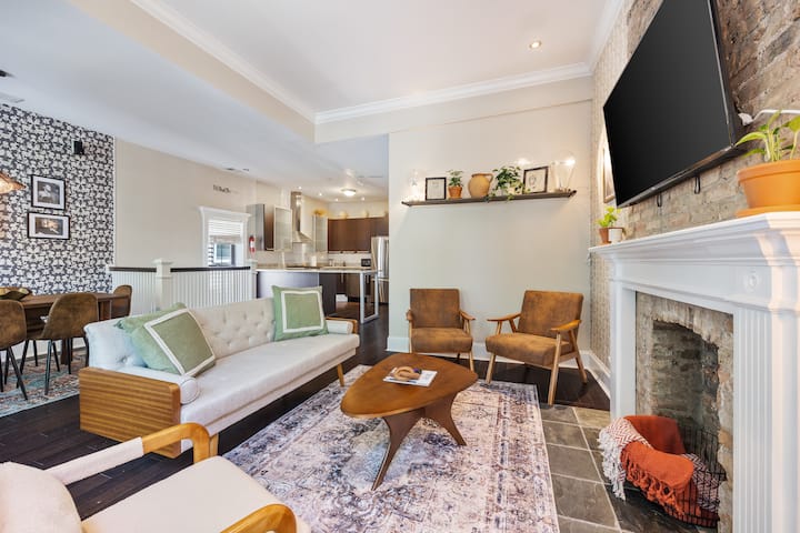 Wrigleyville 3bd Condo - Chicago, IL