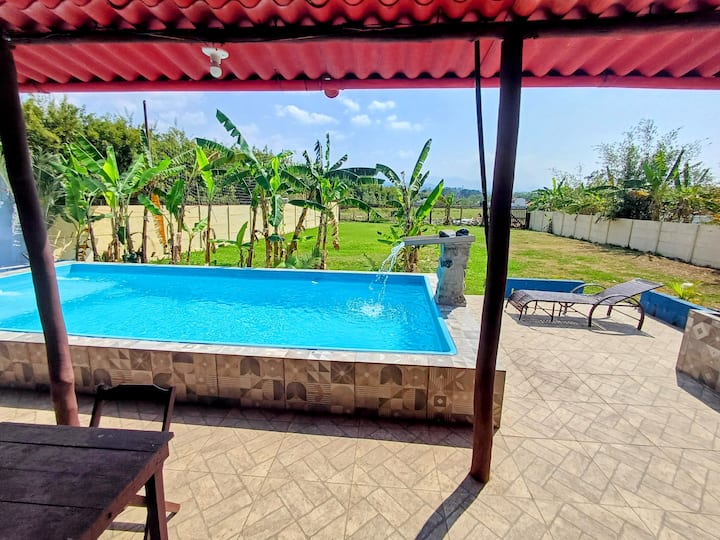 Chácara Pequena Com Piscina - Pindamonhangaba