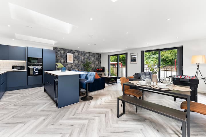 Spacious Leeds Apartment – Free Parking - Leeds