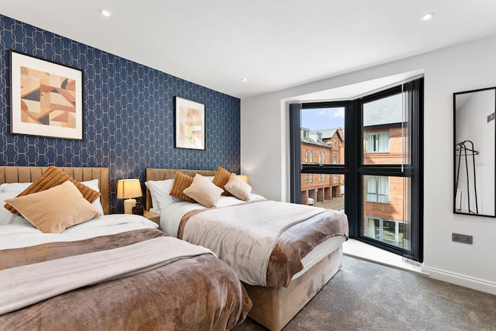 Chic Large Leeds Apartment - Parking - Leeds