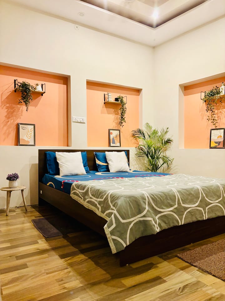 2br I Banaras Gali I Nearby Ghats & Station - Varanasi