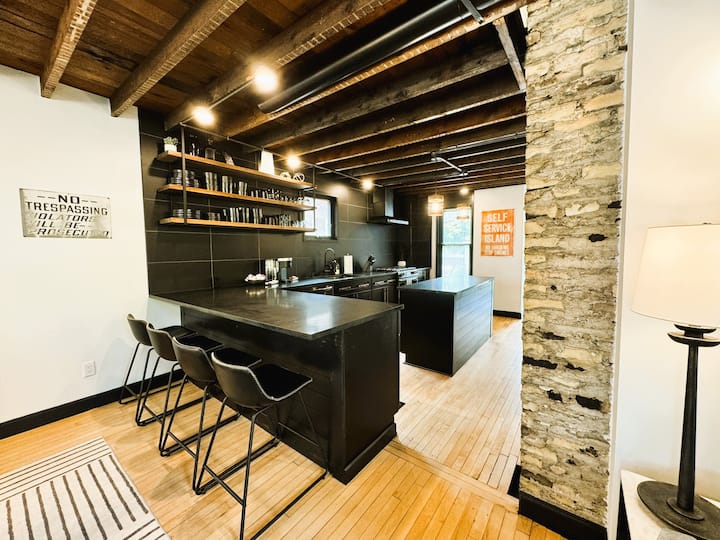 The Raven - Riverwest - Factory Chic - 4bd, 2.5ba - Milwaukee, WI