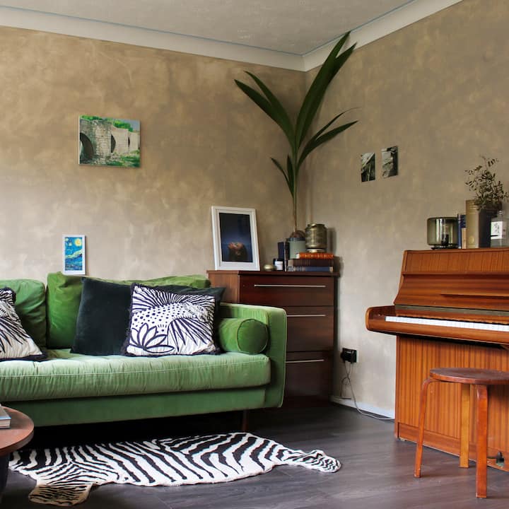 Art Apartment - To Central London In 10 Minutes - London