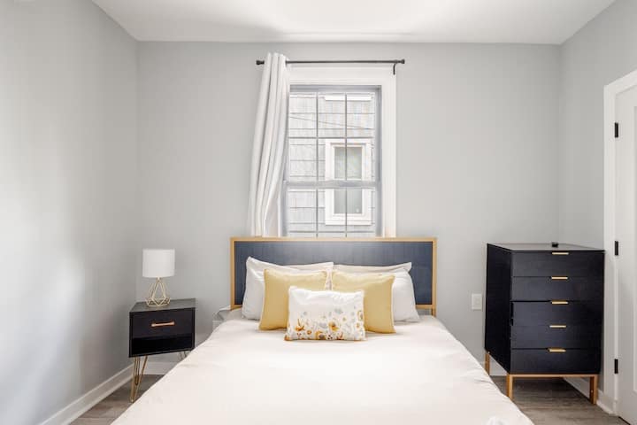 Modern 2 Bedroom Apt In The Heart Of Black Rock - Fairfield, CT