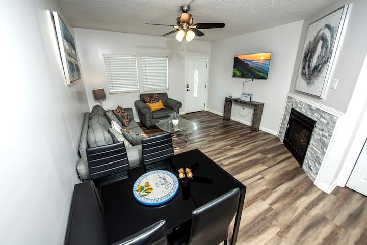 Elegant 1brcondo/pigeon Forge/free Parking/sleeps4 - Pigeon Forge, TN