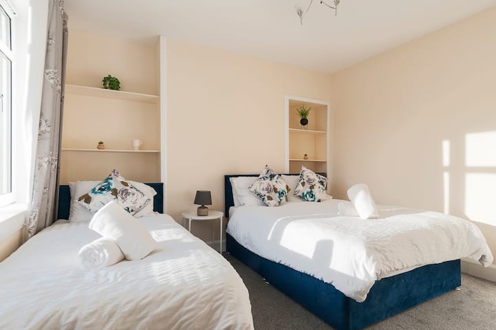 House With Parking, Near City Centre, Sleeps 5 - Edinburgh