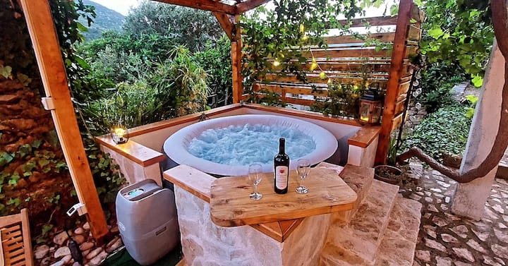 Sunce-pretty Yard With Jacuzzi - Vis