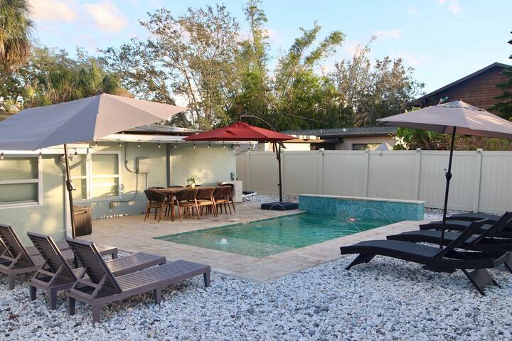 Between Downtown & Beach! Heated Pool! - St. Petersburg, FL