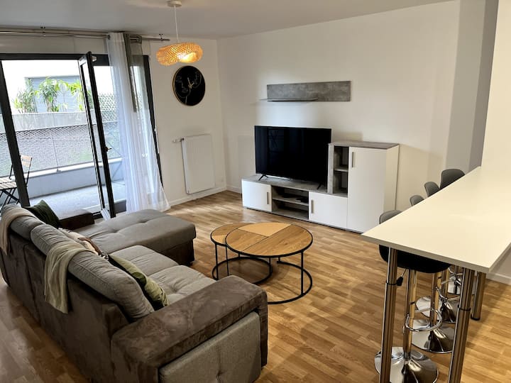 Nice Flat In La Plaine St Denis - Le Bourget
