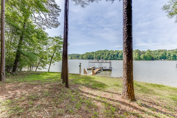 Low Winter Prices Lake House, Views, Dock, Hot Tub - Dahlonega, GA