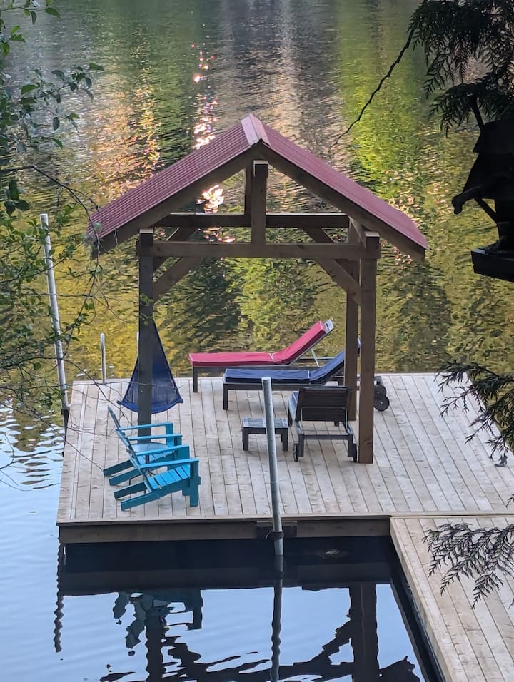 3 Bedroom Cabin On Lake With Private Sunny Dock - Vancouver Island