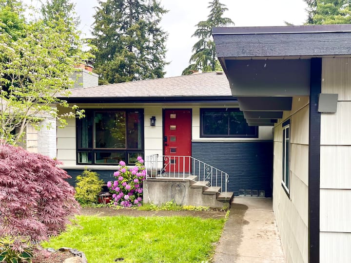 Seattle Home On A Greenbelt! - Seattle, WA