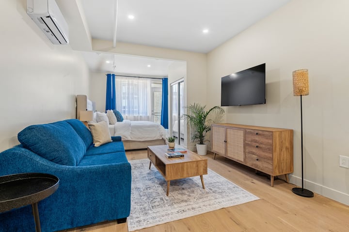 Luxurious King Suite W/ Balcony - Montreal