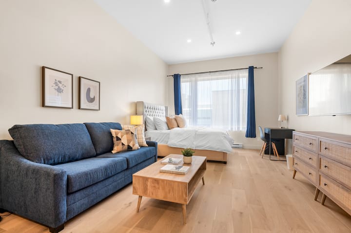 Luxurious Downtown Suite - Montreal