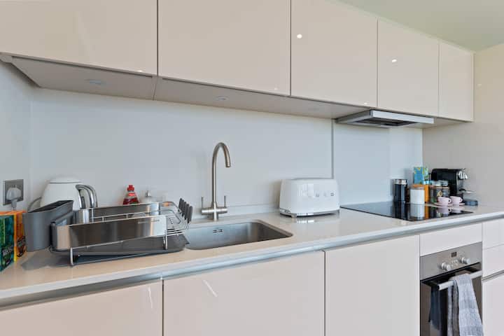 Retail Park Apartment Near Heathrow Sleeps 4+ Wifi - Hounslow