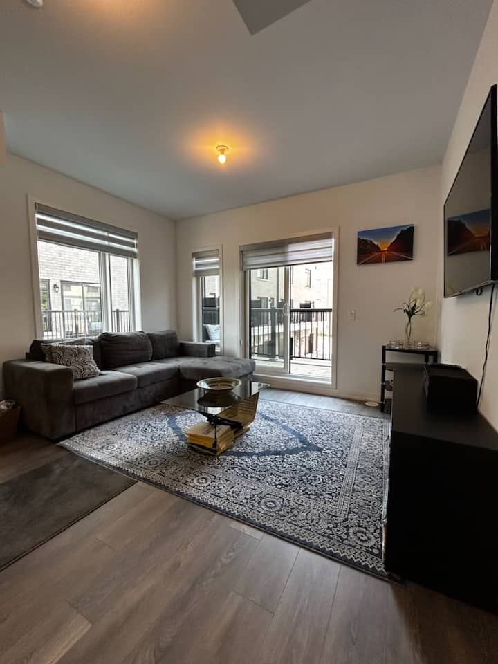 Big 4 Bedroom Home- Only 15 Mins From Downtown. - Toronto