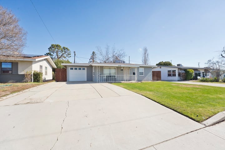 Casita Near Airport Great Backyard Pet-friendly! - Bakersfield, CA