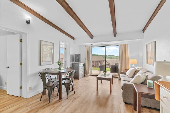 The Getaways 215-lake View, Pool & Playground - Kimberling City, MO