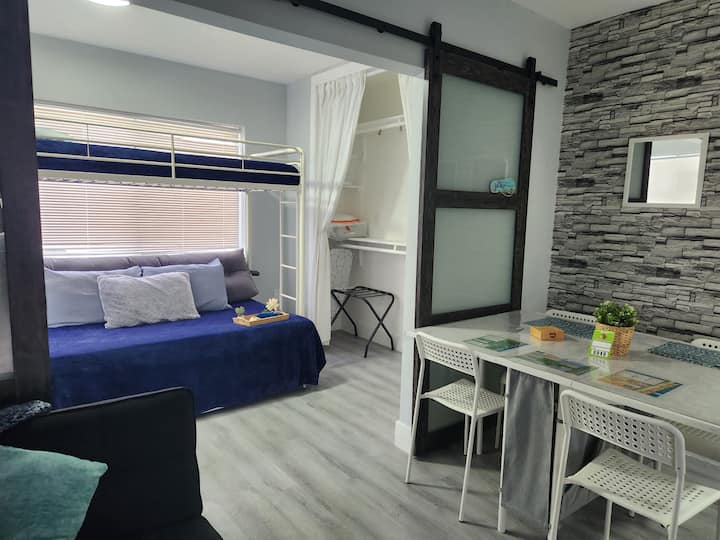 Beach #4 - Only A Few Steps To The Beach With Pool - Hollywood, FL