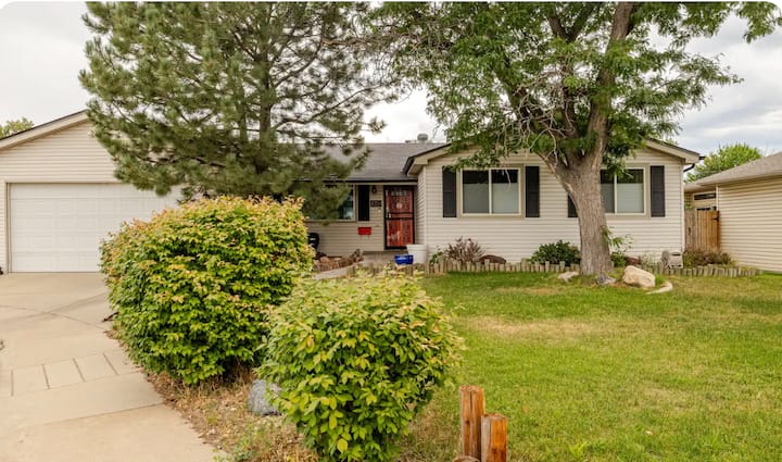 Modern Studio W/ Fire Place! - Littleton