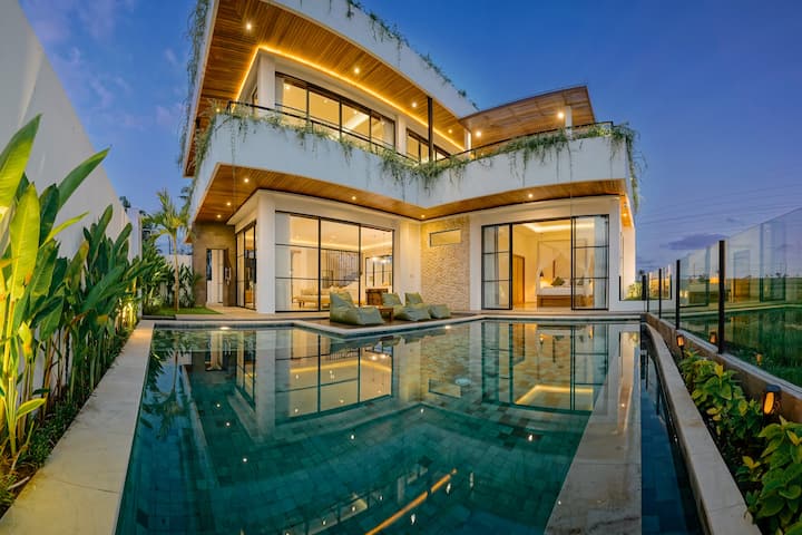 Luxury 4 Br Pool Villa Near Canggu Area - Tabanan